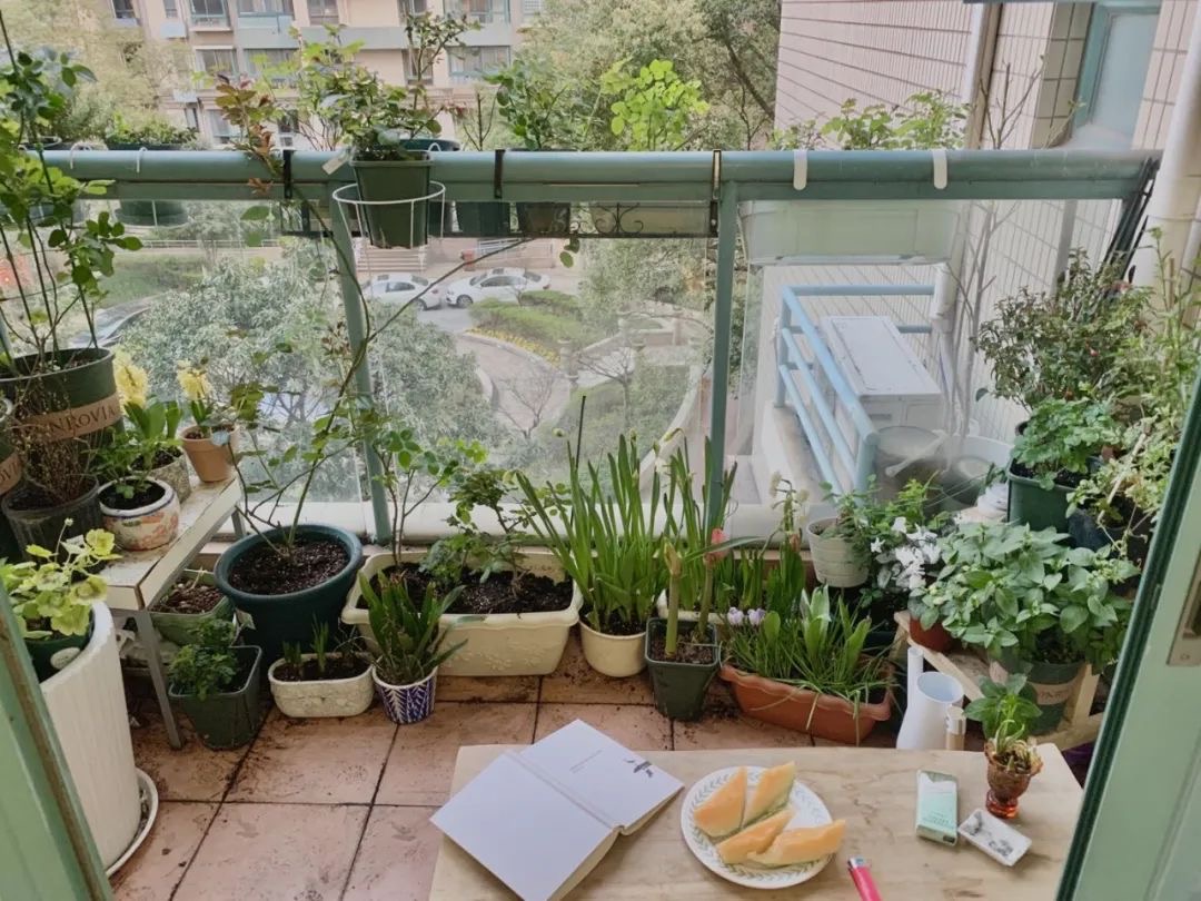 The Chinese Pulse | What China’s “Lying-Flat” Trend Means For Luxury Brands